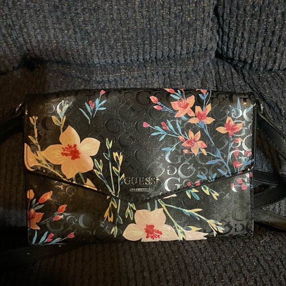 Guess | Bags | Guess Purse | Poshmark